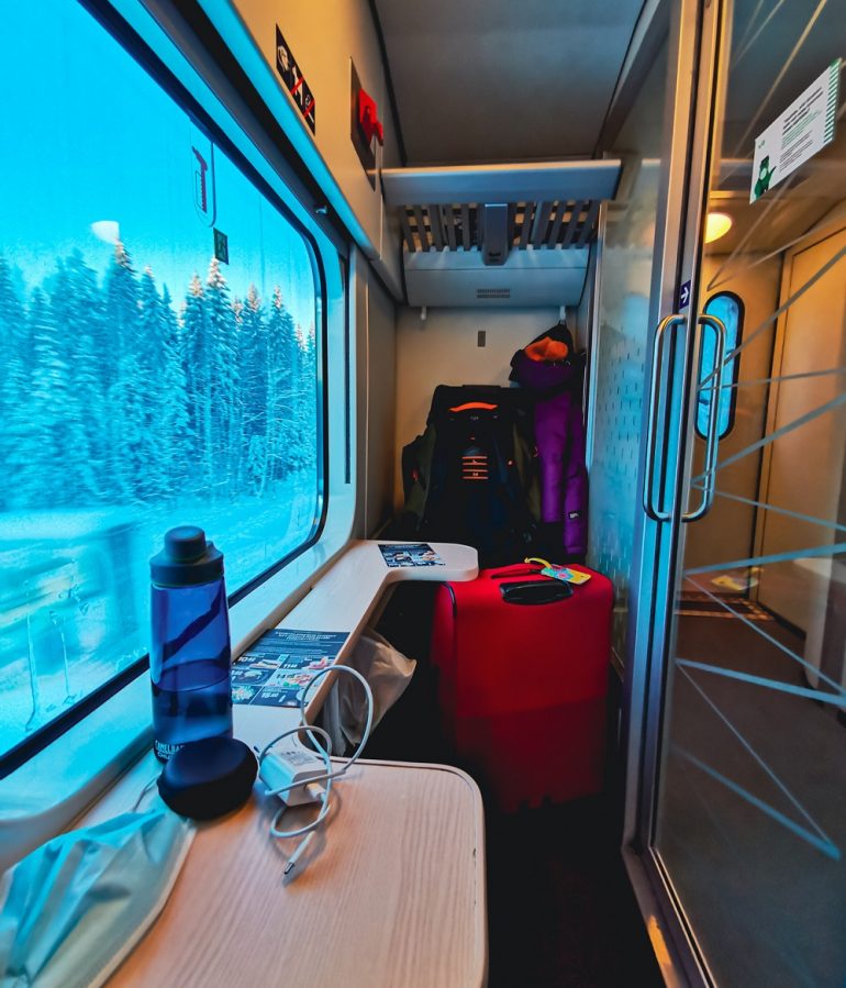 Testissä työskentelyhytti VR:n kaukojunassa – Välimatkoja